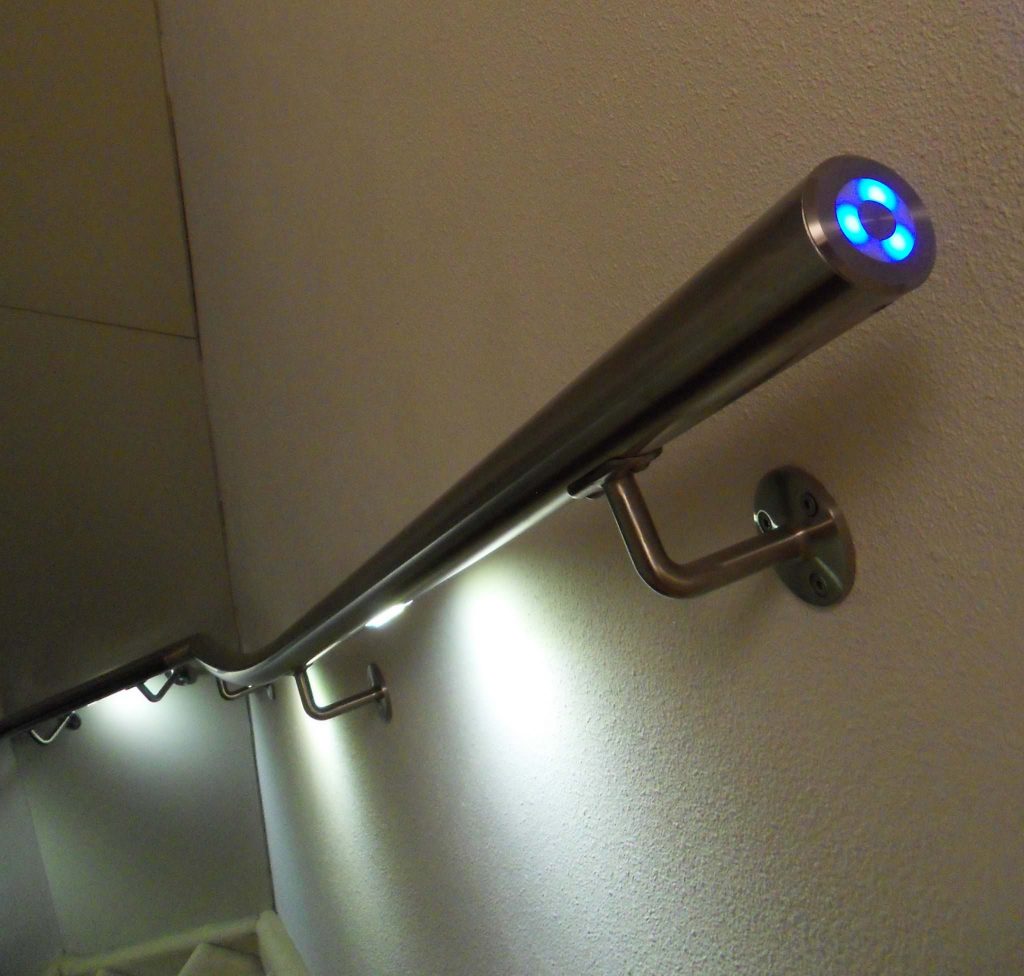 trapleuning-verlichting-led-gebogen-hol - RVStrapleuning.nl